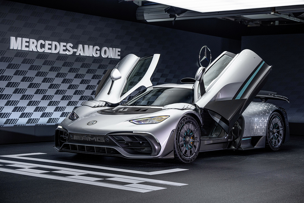 凌駕超跑之上 一台能合法上路的F1 真．道路版廠車 Mercedes-AMG ONE！ - 試車頻道 TCar