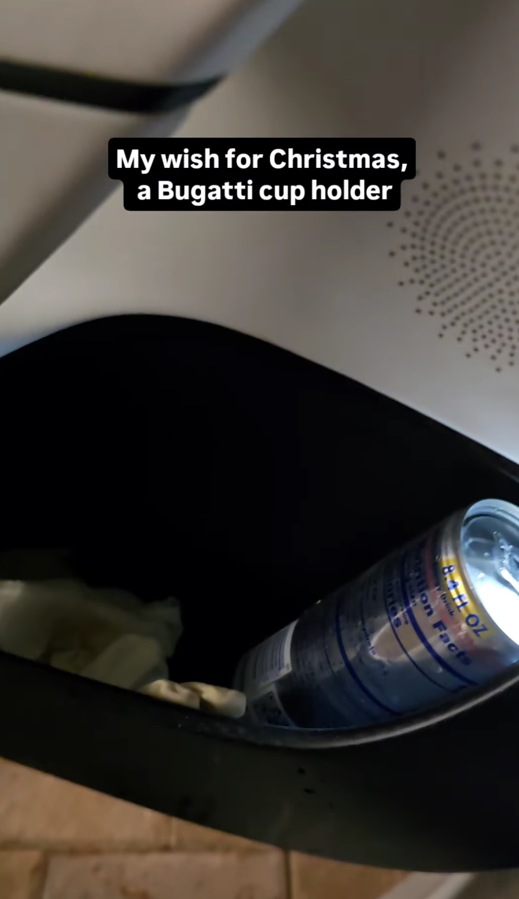 Bugatti車主少了個杯架的聖誕願望 就交給Bugatti變出聖誕禮物！ - 試車頻道 TCar