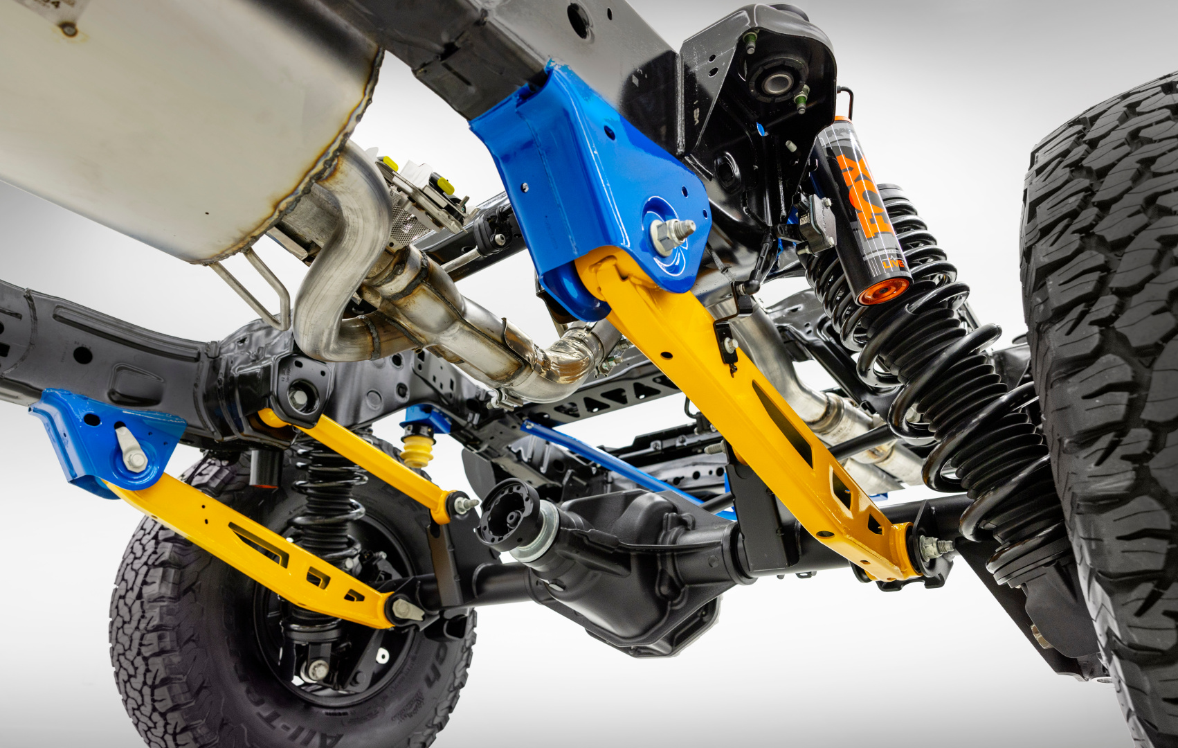 打從娘胎就沒想溫柔越野！400匹的Ford Bronco Raptor誕生！ - 試車頻道 TCar