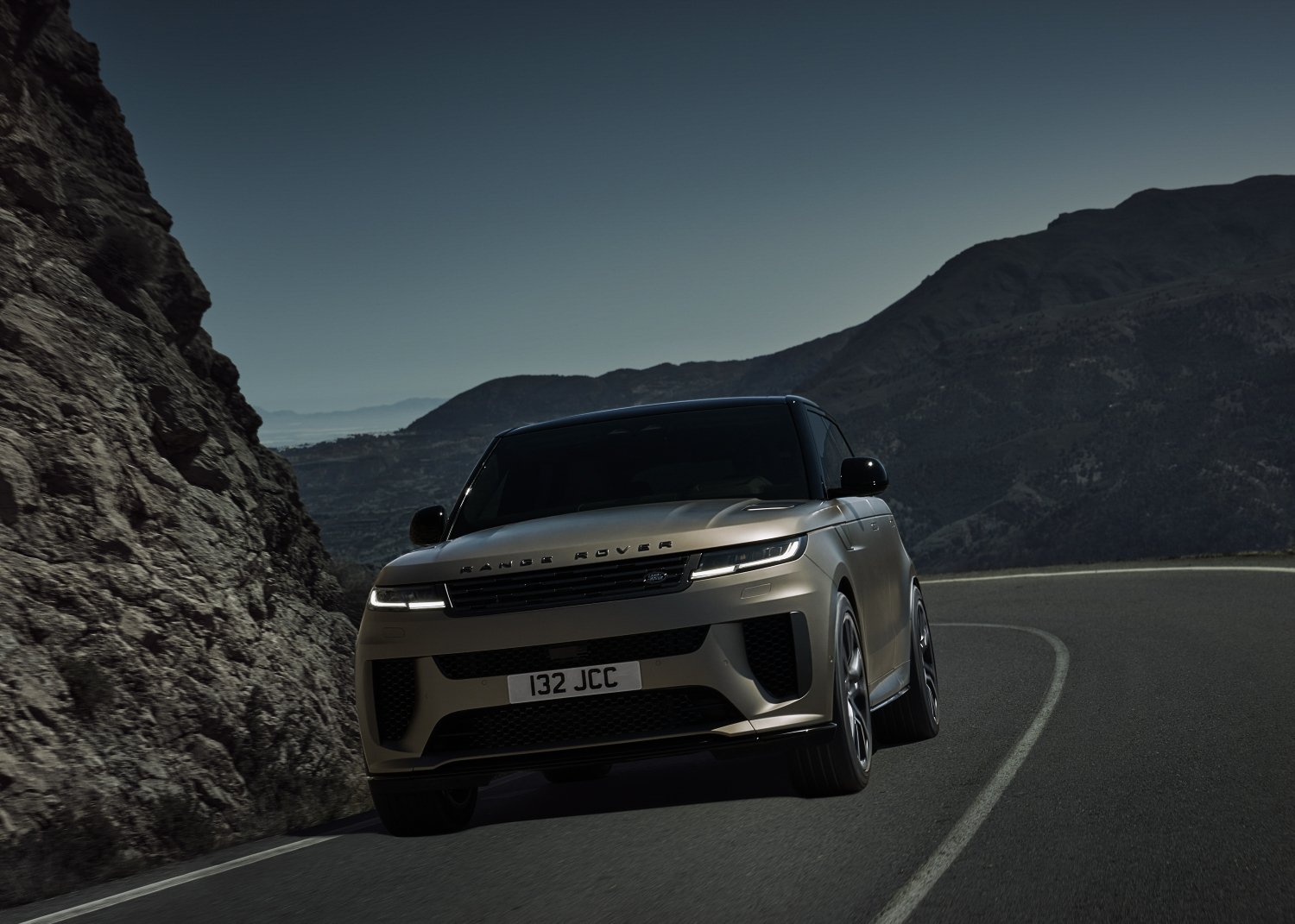 奢華性能旗艦： Range Rover Sport SV 最強動力 最酷外型 最豪華內裝 - 試車頻道 TCar